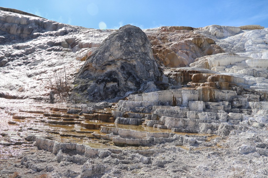 Yellowstone: Mammoth Hot Springs-Lower Terraces - National Parks With T